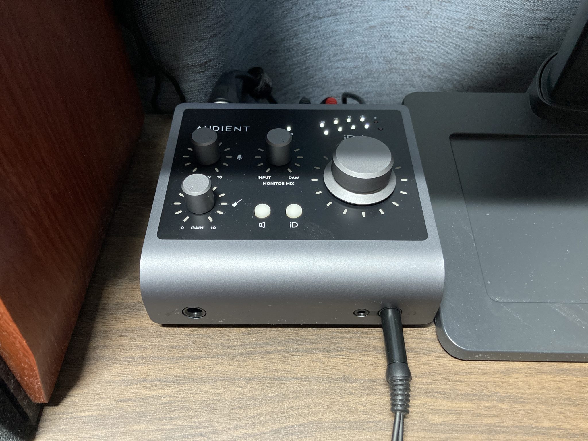 Audient iD4 mk2 오디오 인터페이스 영입 - Begin's Blog